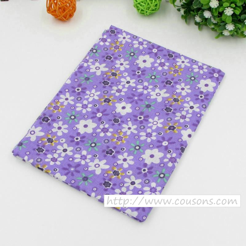Tissu violet à fleurs multicolores – Au demi-mètre – Cousons